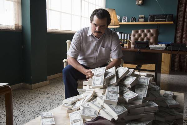 Narcos Review: Netflix's Rollicking Take on Pablo Escobar