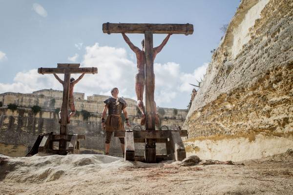 Cliff Curtis on Playing Jesus in Biblical Epic Risen
