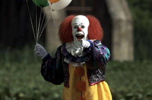 It Movie Image Reveals New Pennywise Bill Skarsgard