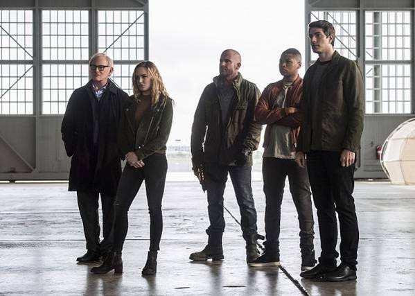 The Flash Recap: "Invasion" - The Gang's All Here