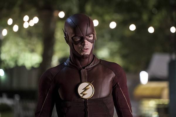 The Flash Season 3: Watch Savitar's Debut from "Shade"