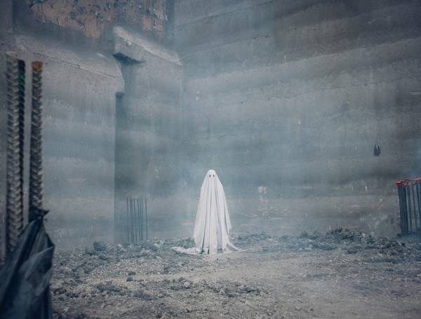 A Ghost Story Movie Review: Casey Affleck Is Haunting