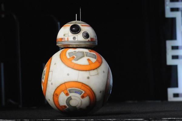 Star Wars: The Last Jedi Panel Images Feature Cast, BB-8