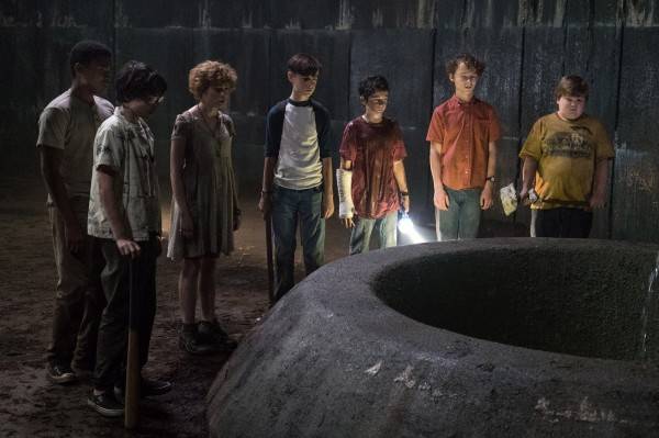 35 New IT Movie Images Reveal Pennywise, Losers Club, and More
