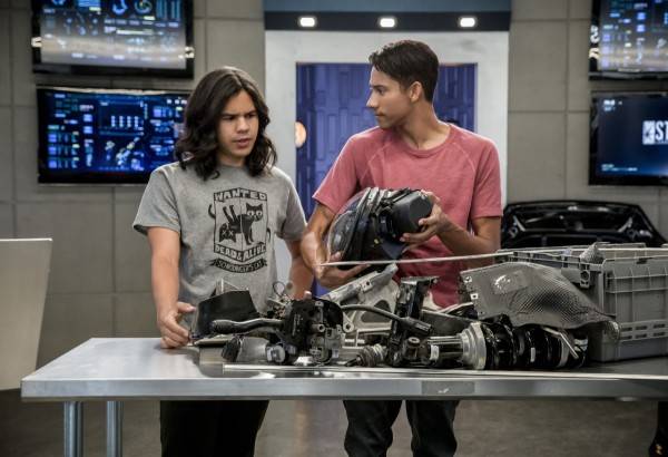 The Flash Season 4 Episode 2 Trailer, Images Reveal the New Suit