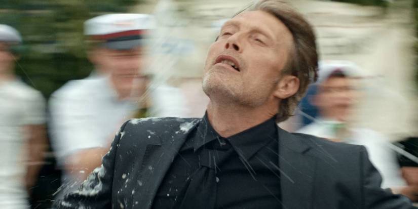 This Oscar-Winning Dark Comedy Is an Intoxicating Dive Into Mayhem