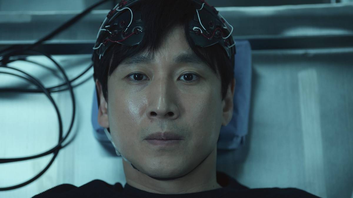 Dr. Brain Trailer Reveals Sci-Fi Thriller From I Saw the Devil Director