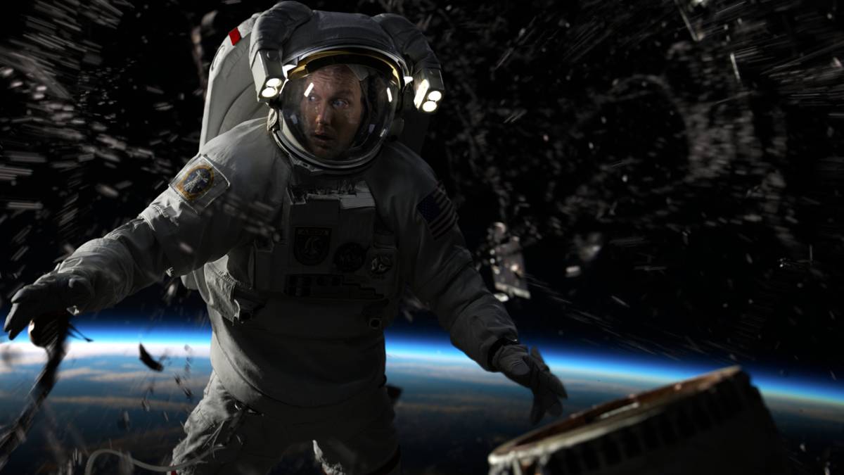 Moonfall Clip Sees Halle Berry, Patrick Wilson & John Bradley Versus ...