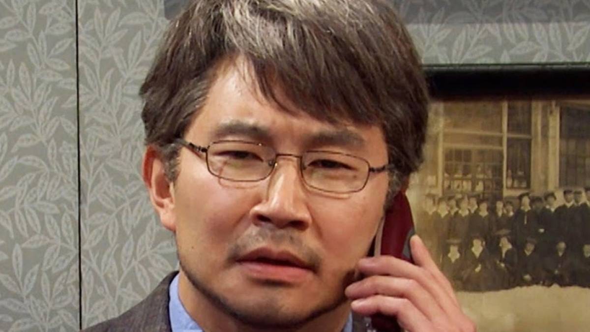SNL 911 Call Sketch Shows a Raucous College Professor Friendsgiving