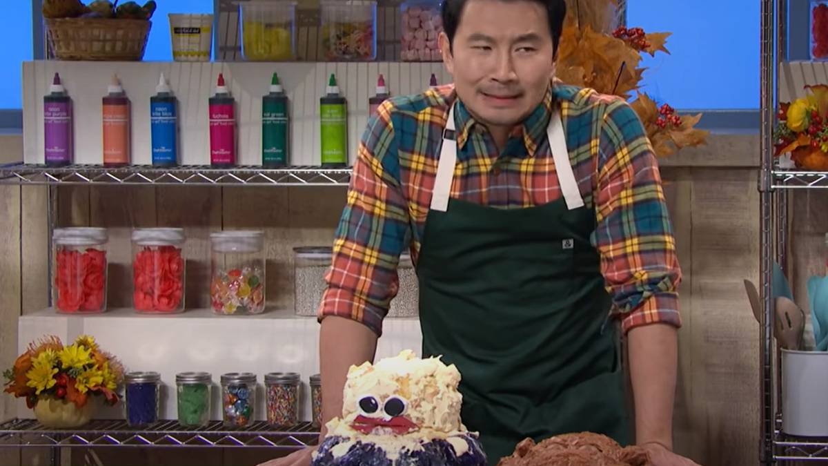 SNL: Simu Liu Bakes up a Cake Fail in Thanksgiving Baking Sketch