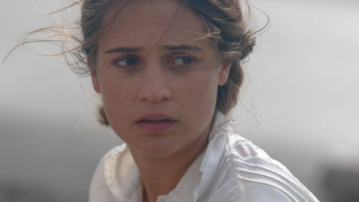 Alicia Vikander Looks Regal as Henry VIII's Last Wife in First ...