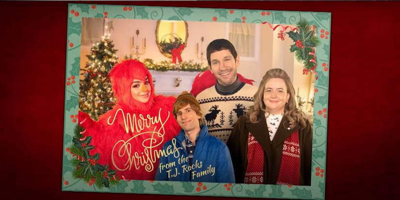 SNL: Paul Rudd and Charli XCX Sing in Quirky Christmas Socks Sketch