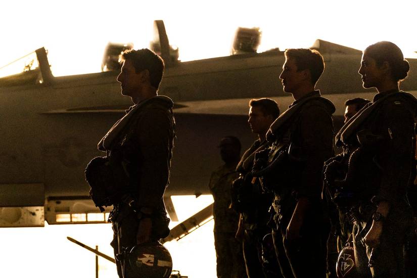 Top Gun 2 Image Reveals Tom Cruise and a New Group of Pilots