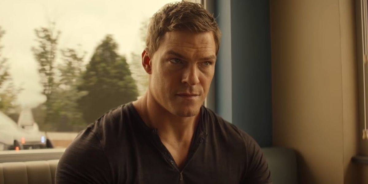 Reacher Clip Shows How Alan Ritchson Performed Bathroom Fight Scene