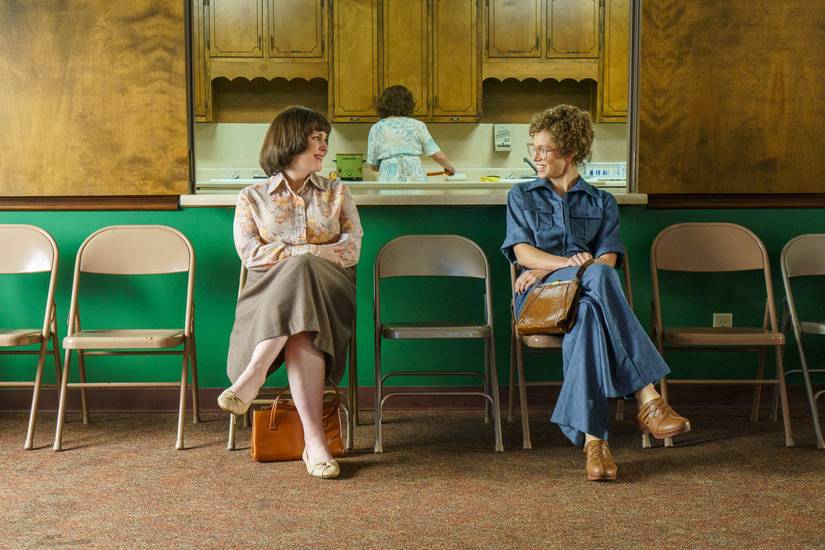 Candy: Watch Melanie Lynskey Sing Jessica Biel’s Praises