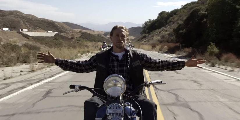Shantaram: Charlie Hunnam Is Not Delivering Another Sons of Anarchy