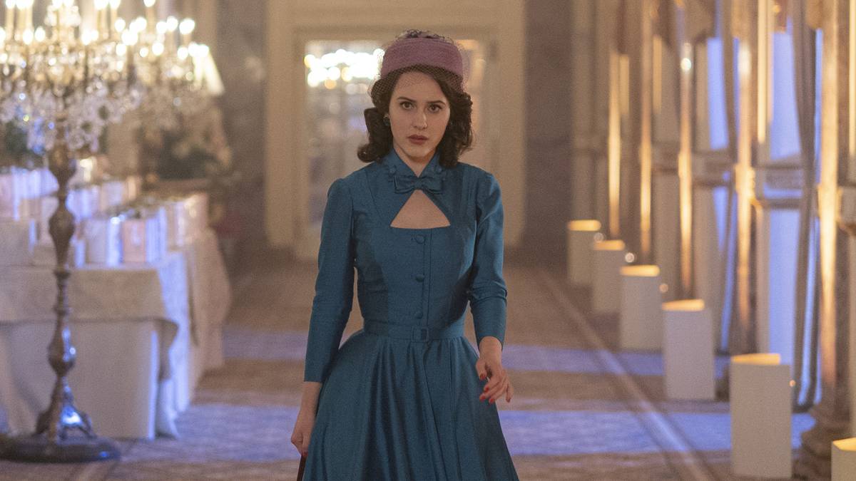 Rachel Brosnahan Says Goodbye to Marvelous Mrs. Maisel In Wrap Image
