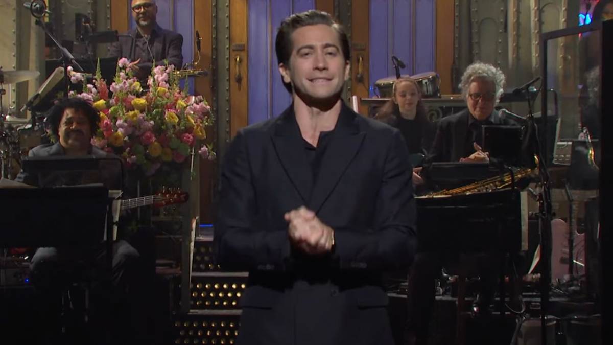 SNL: Jake Gyllenhaal Monologue Kicks Things off On a Musical Note