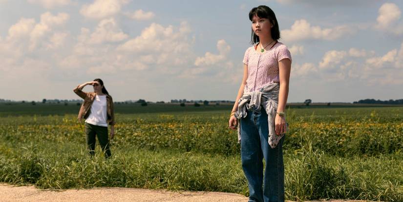 Paper Girls Cast and Character Guide: Who's Who in the Sci-Fi Series