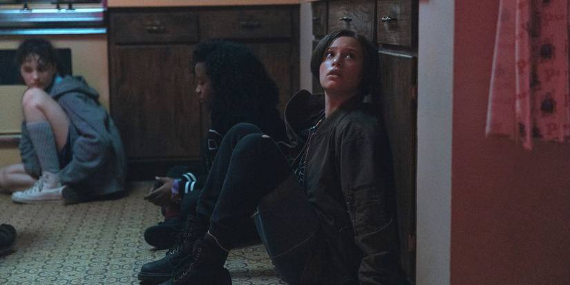 Paper Girls Cast and Character Guide: Who's Who in the Sci-Fi Series