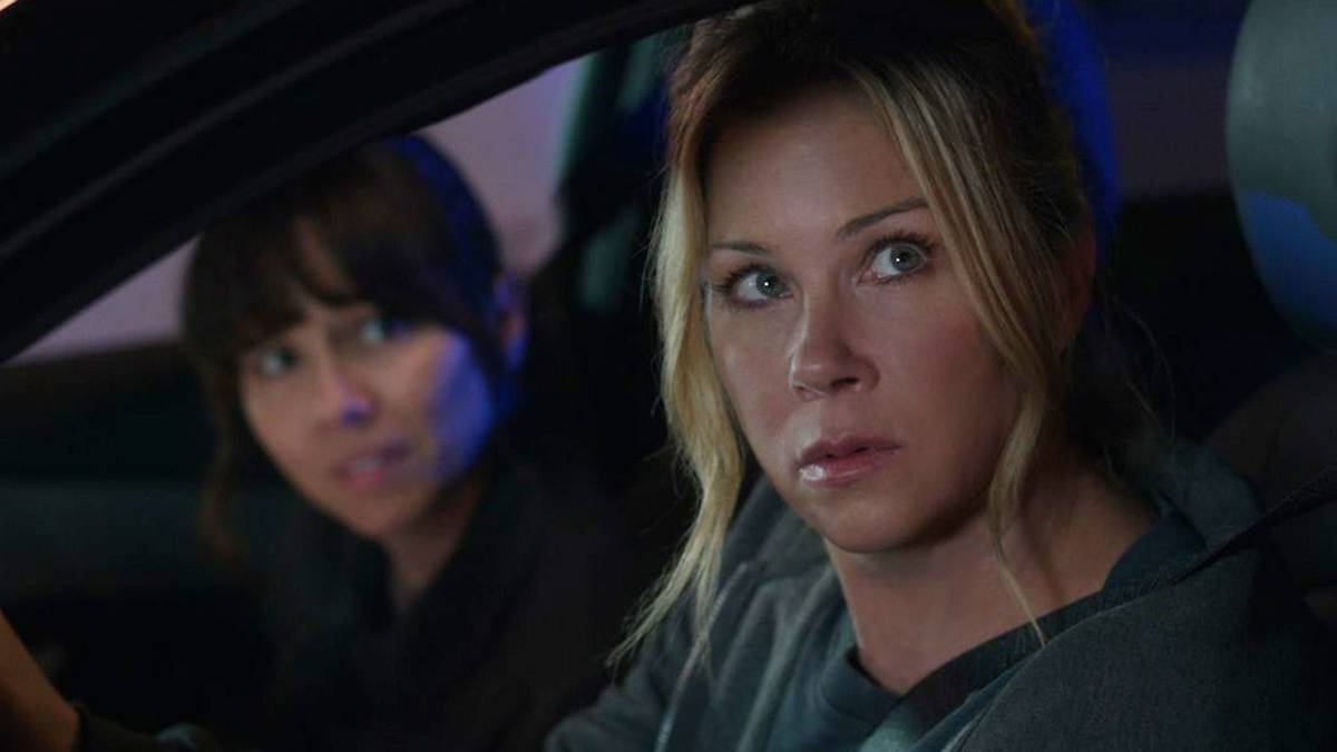 Dead to Me Season 3 Image: Christina Applegate & Linda Cardellini Return
