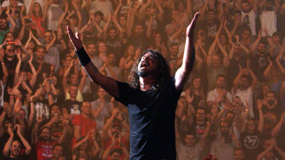 Dave Grohl’s Silence Speaks Volumes Amid Foo Fighters Drummer Controversy