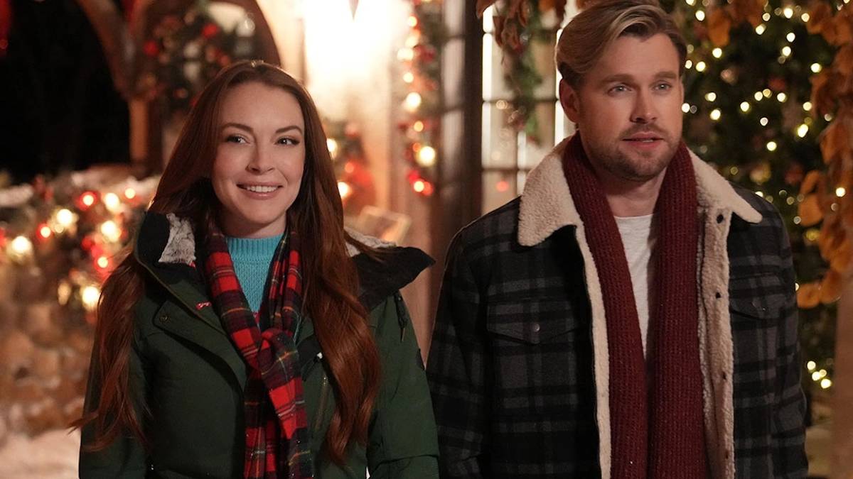 Falling for Christmas Review: Everyone Shut Up, Lindsay Lohan Is Back!