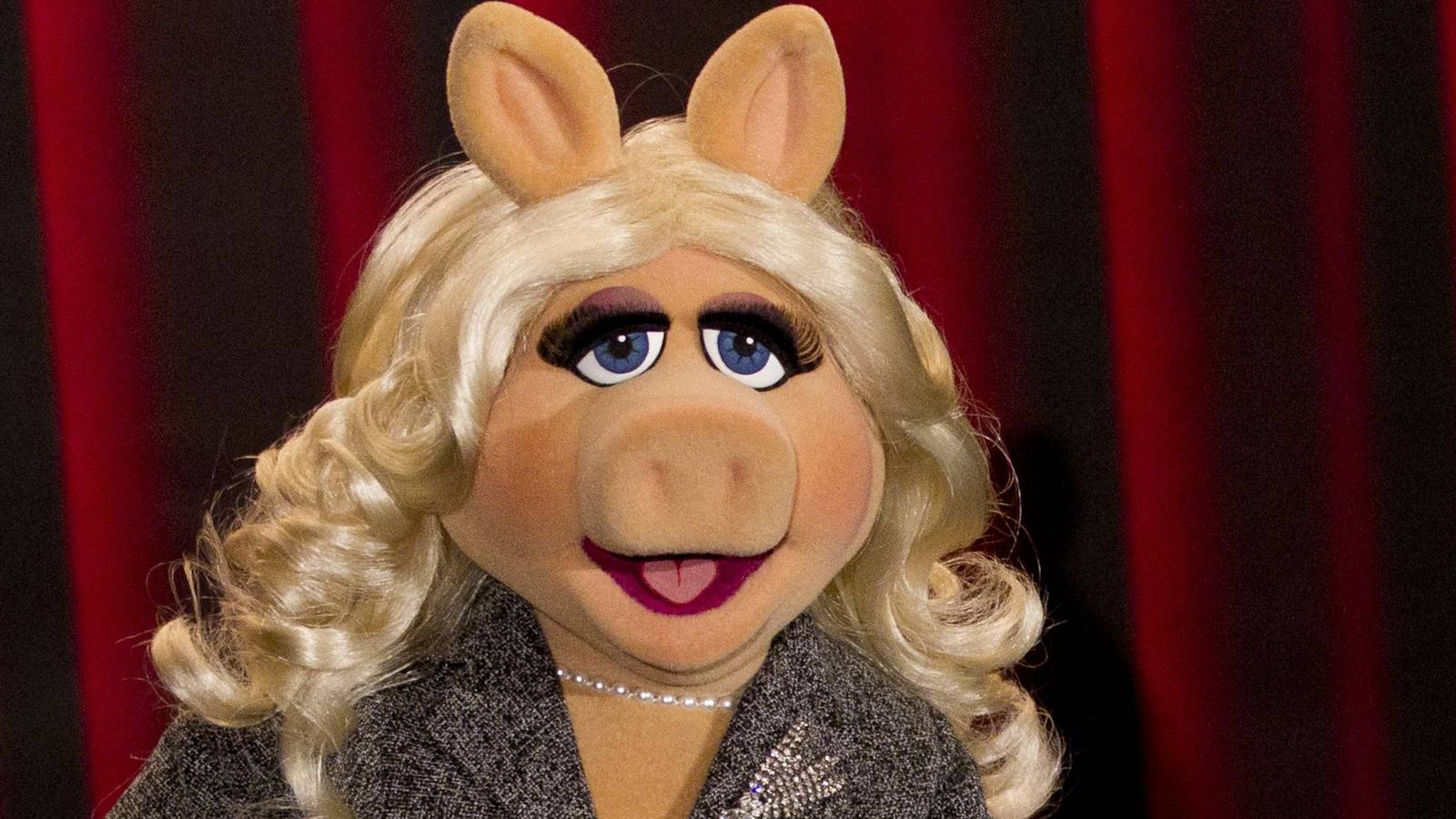 Brett Goldstein Wants to Make Muppets Pride & Prejudice With Miss Piggy