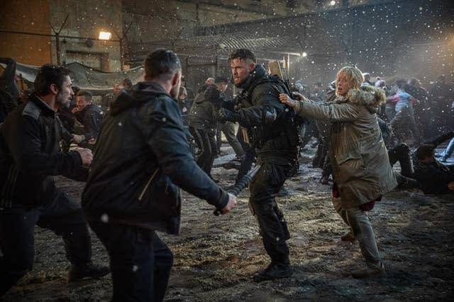 Extraction 2 Image: Chris Hemsworth Prepares For Battle