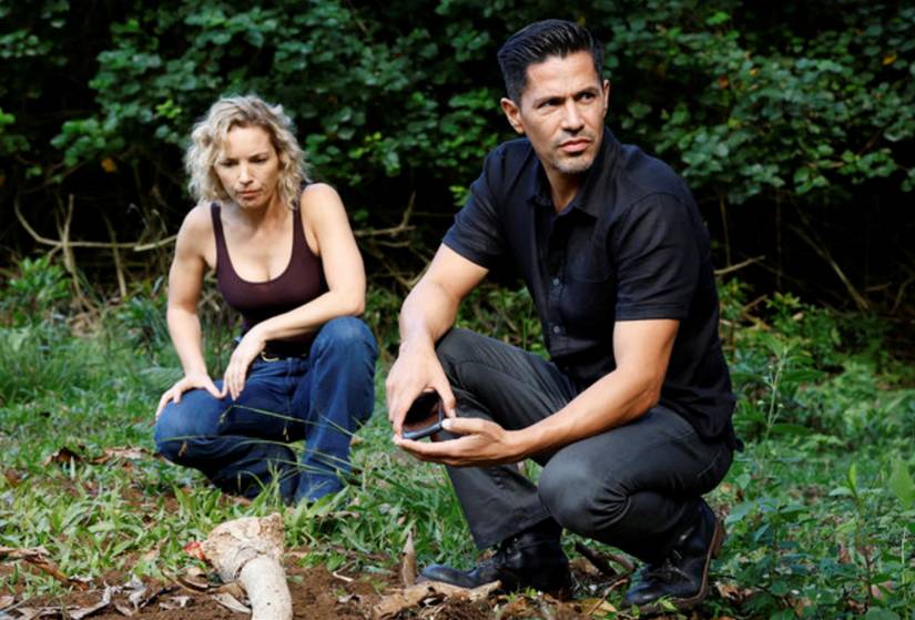 'Magnum P.I.'s Jay Hernandez on the Magnum & Higgins Romance and Season 6
