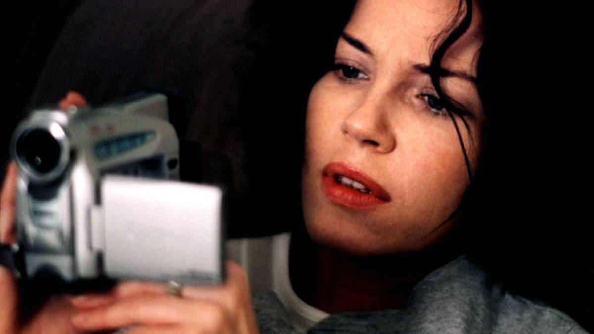 This Horrifying 2000s Thriller Is the Definitive Movie About the Internet
