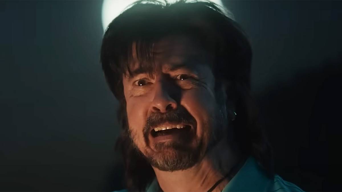 'SNL' Video Has Nate Bargatze & Dave Grohl Spoofing Country Music