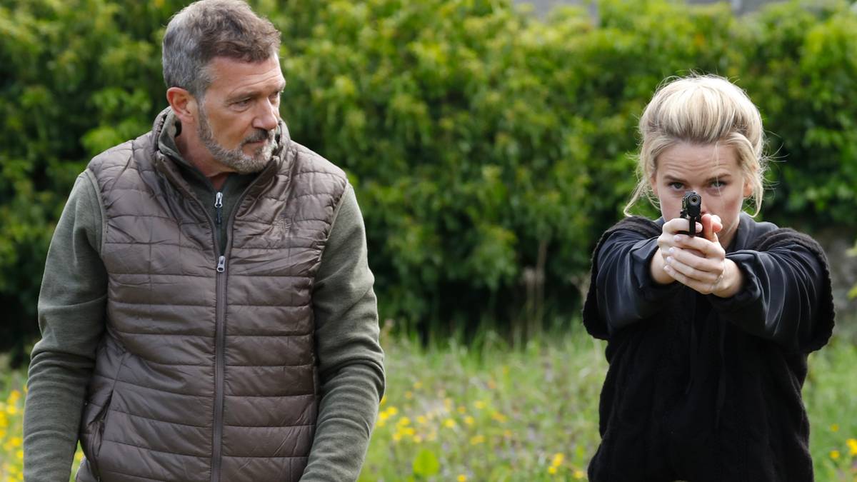 Antonio Banderas & Alice Eve Hunt a Murderer in 'Cult Killer' Trailer ...