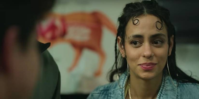 ‘Nothing to See Here’ Ending Explained: Does Alexis Become a Comedian?