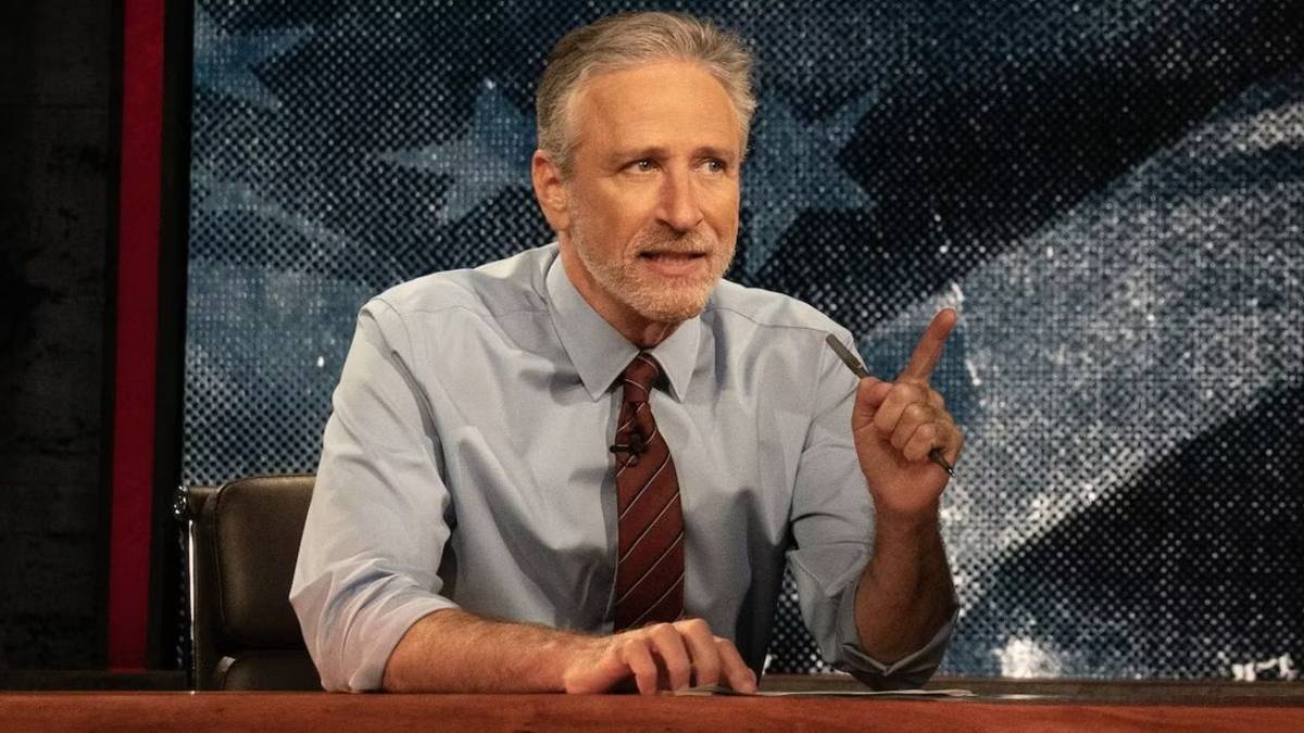 Jon Stewart Takes It Easy on His 'The Daily Show' Return