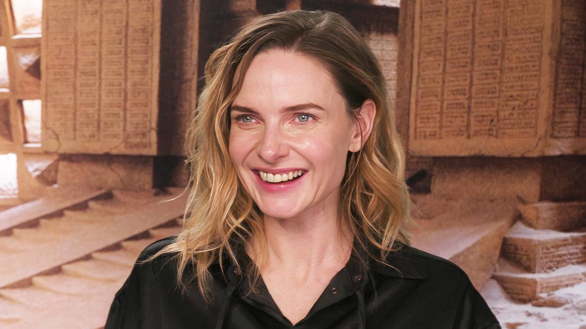 Rebecca Ferguson’s $715 Million Sci-Fi Epic Is Hypnotizing Audiences on ...