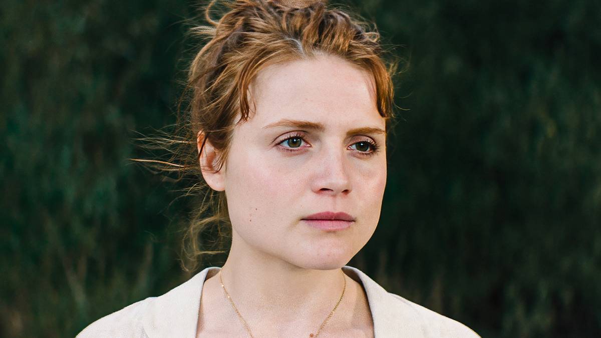 'Skin Deep' Review — A Stunning Sci-Fi Debut That Transcends Body Horror