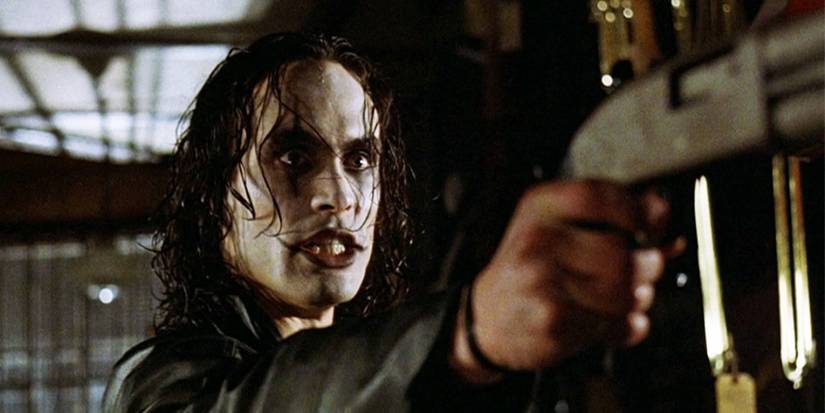 Original 'Crow' Star Hates Bill Skarsgård's "Dingy, Dirty, Grungy" Look
