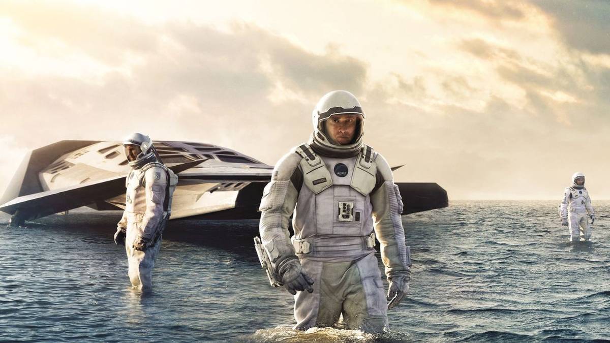 Christopher Nolan Explores the Science of Space in 'Interstellar' 10th ...