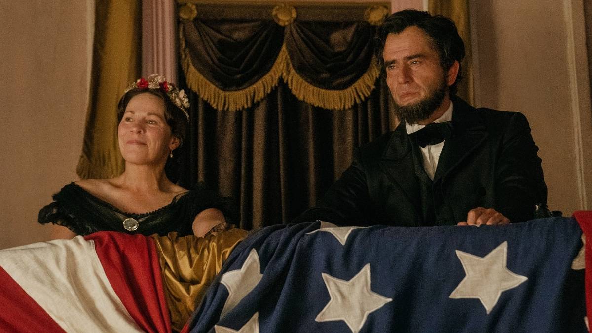 The True Story Behind Apple TV+'s 'Manhunt'