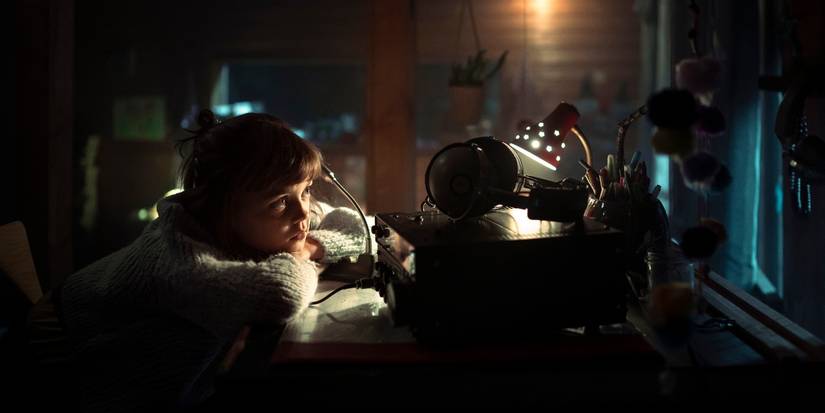 'The Signal' Ending Explained — Do Aliens Finally Arrive?