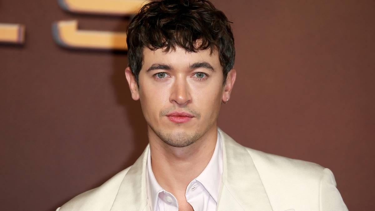 Tom Blyth Gets the Horns in New Sneak Peek From Wall Street Comedy ...