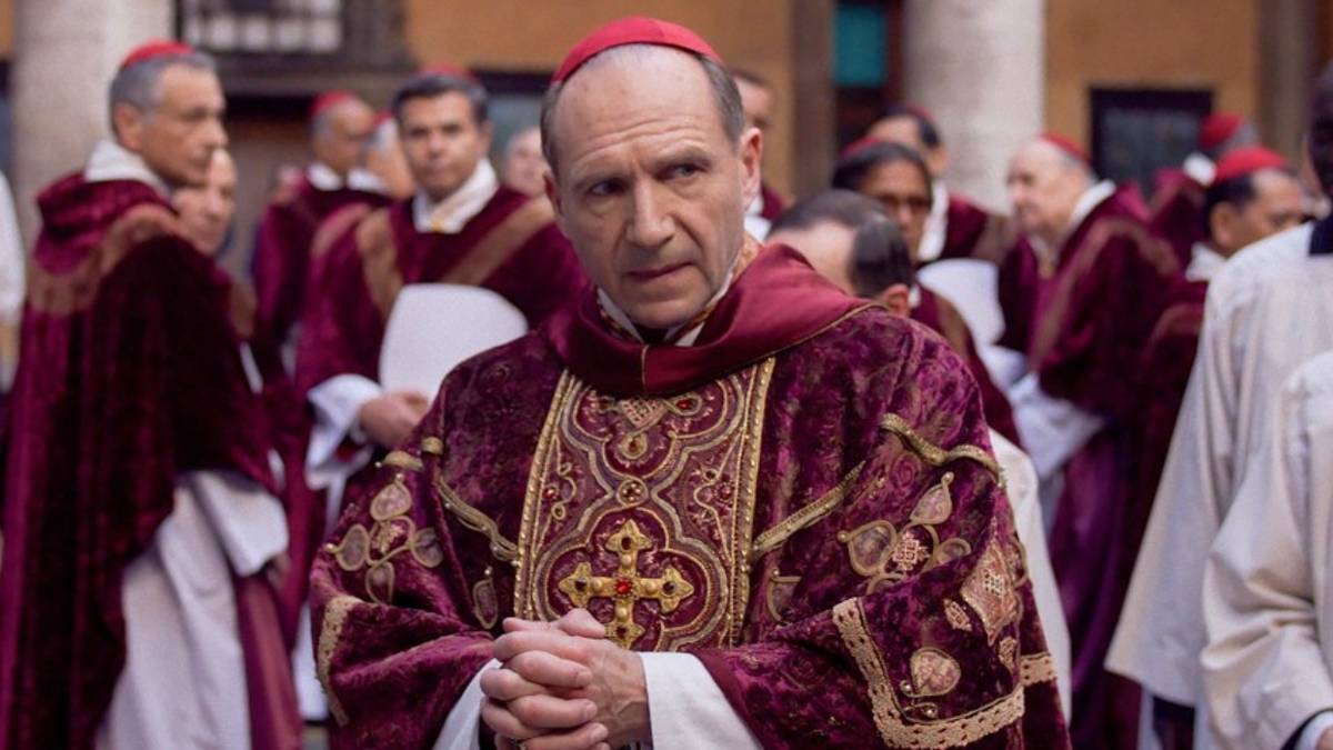 Ralph Fiennes Uncovers a Vatican Conspiracy in First 'Conclave' Trailer