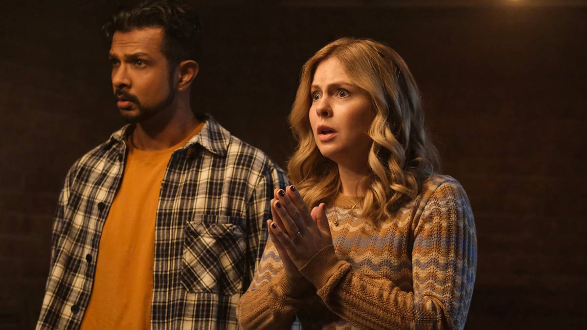 New 'Ghosts' Season 4 Image Reveals First Look at Jay’s Parents ...