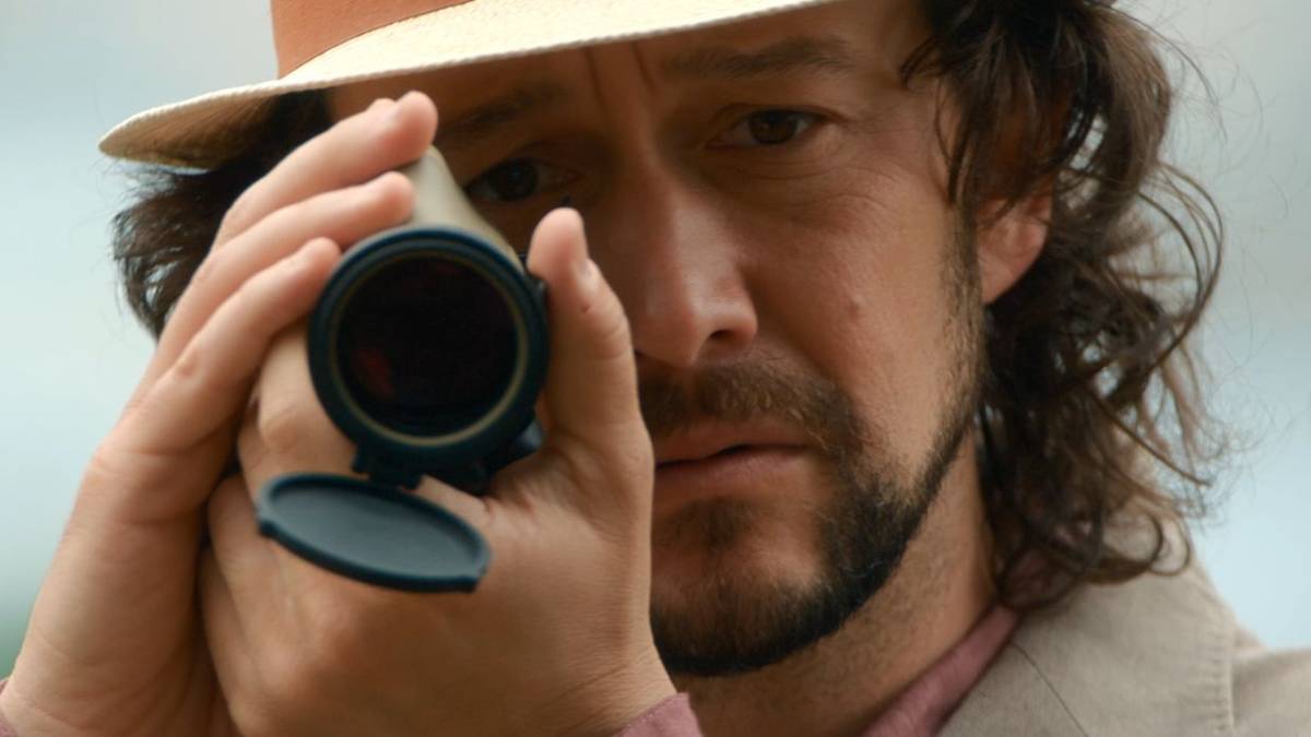 'Killer Heat' Sneak Peek - Joseph Gordon-Levitt Snoops Around Richard ...