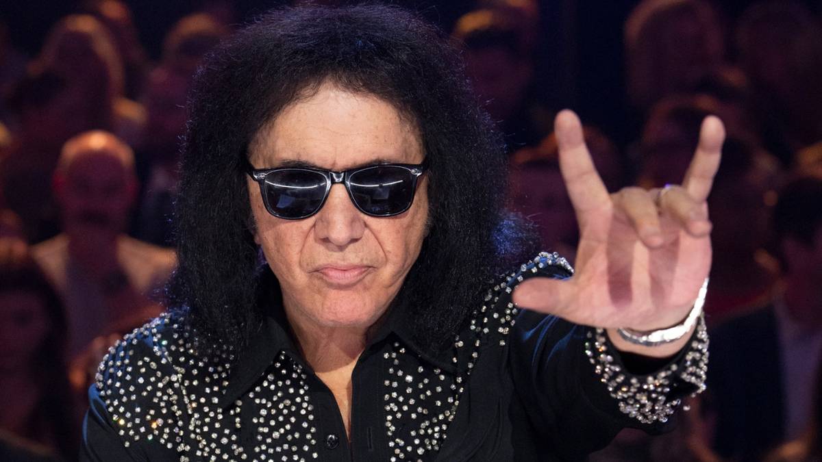 This Rock Legend Caused Major Backlash for Supporting the "Death of Rap"