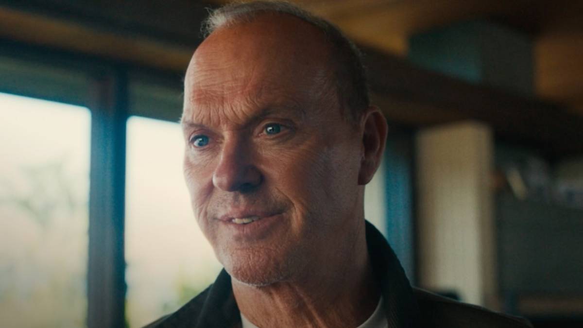 Michael Keaton Suits Up With Robert De Niro in Netflix's Next Thriller ...