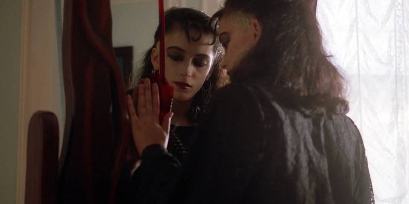 15 Best Horror Movies With Deadly Mirrors