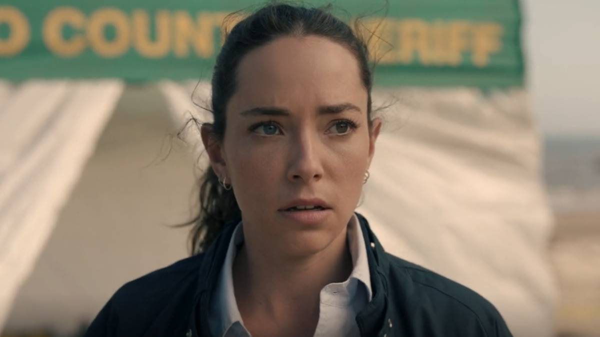 Lala Delivers Disturbing News to Gibbs in 'NCIS: Origins' Season 1 ...