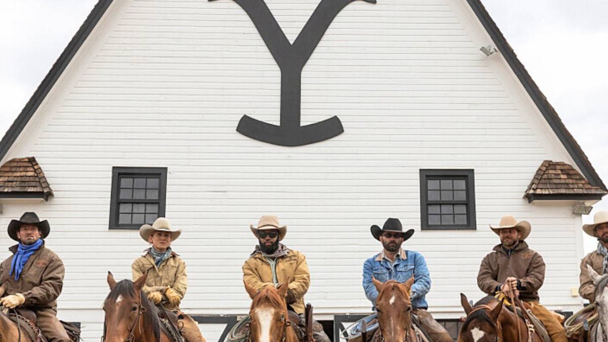 'Yellowstone' Director Opens Up on the Pain of That Shocking Dutton ...
